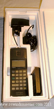 Museum of Motorola 8000X, 28 oz 1983, vintage brick phones, Nokia Cityman 100. History